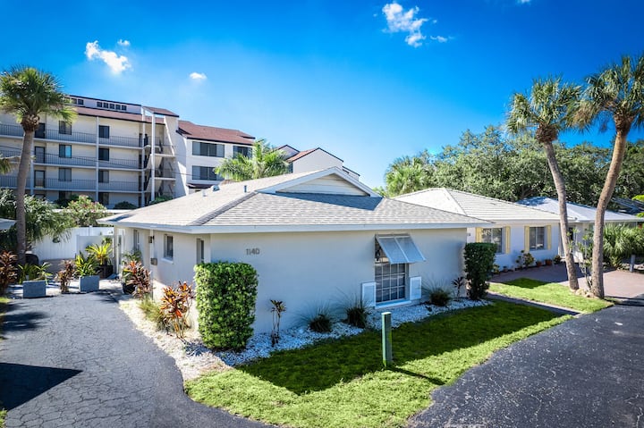 *Fully Remodeled Siesta Zen Private Villa - Siesta Key, FL
