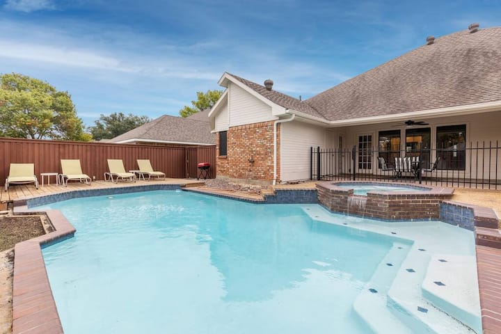 Luxe 4/3 Home W/ Pool & Hot Tub - Plano, TX