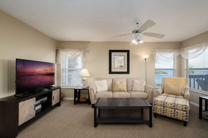 Fenimore Mill 5c - Sunrises, Pool & Hot Tub! - Cedar Key, FL