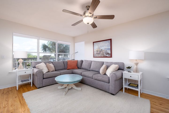 Fenimore Mill 7a - Beautiful View, Pool, Hot Tub! - Cedar Key, FL