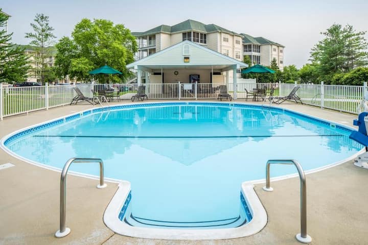 Pool, Secluded But Mins To Strip No Stairs Fishing - ブランソン, MO