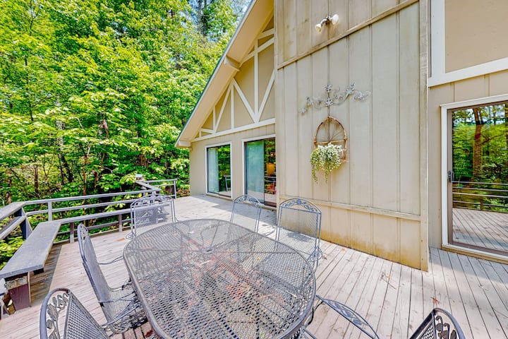 Mountain Home W/ Foosball, Ping-pong, Private Deck - Highlands, NC