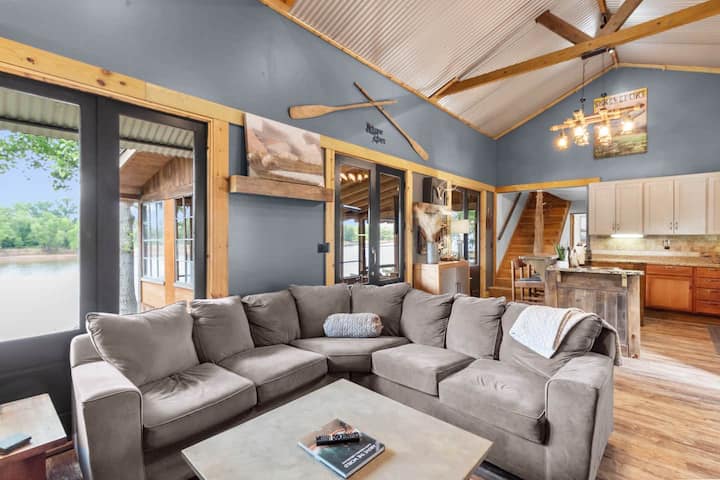 2 Mi To Casinos, Red River Lodge, River Views - Shreveport, LA