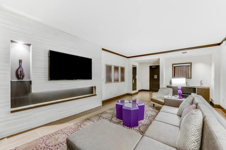 2 Connecting Hotel Suites - 3 Beds - Atlantic City, NJ