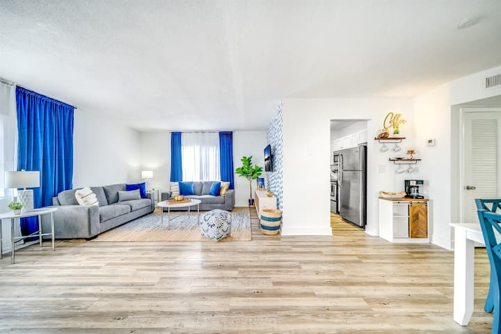 Water View - Stocked - Palm Wave Says - Coconut Creek