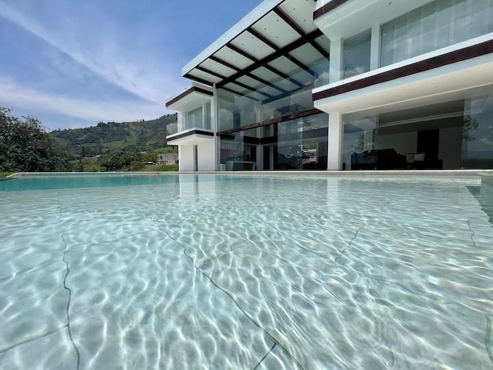 Villa De Lujo Vista Sorprendente Y Jacuzzi - Guarne