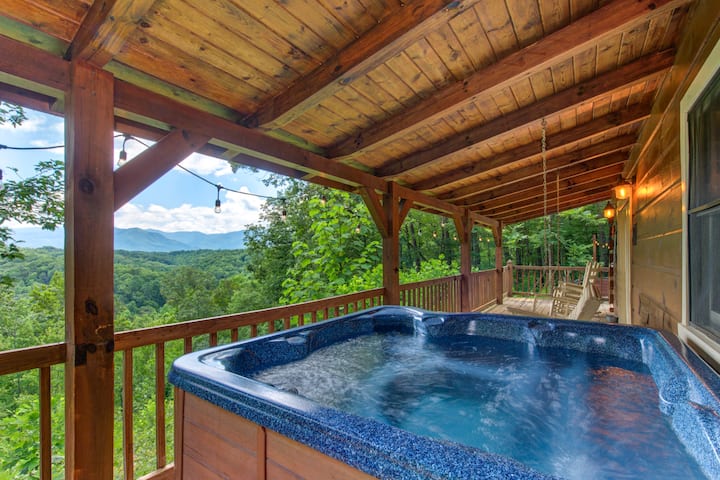 Secluded 2br Cabin + Hot Tub/ Arcade/ Views! - Gatlinburg, TN