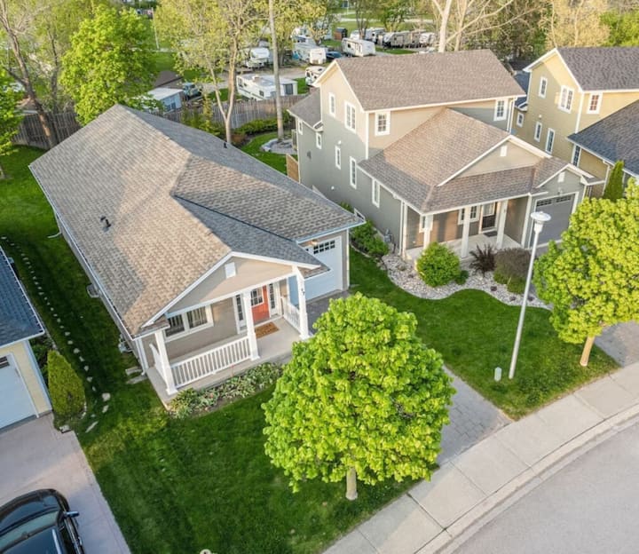 Two Houses Gb*6min Walk>beach*fire Pit*sauna*5600 - Grand Bend