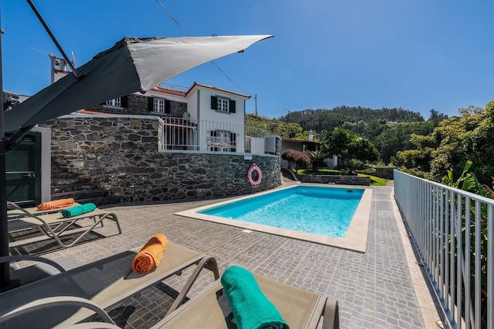Tranquil Stone Villa In Calheta | Casa Florenças - Madeira