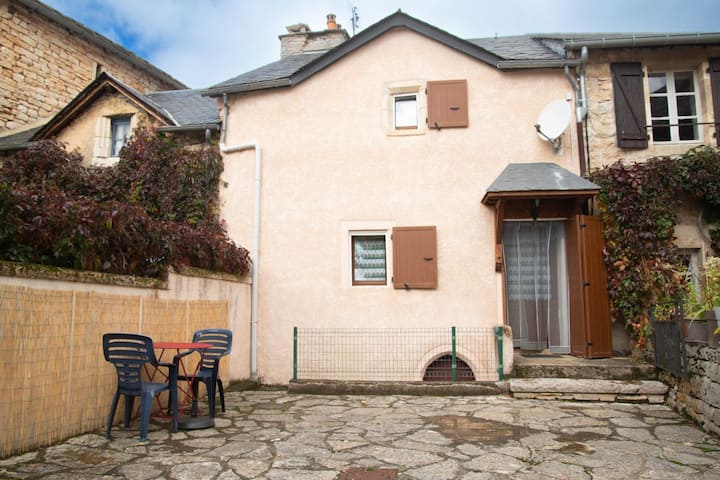 Le Castel - Sainte-Énimie