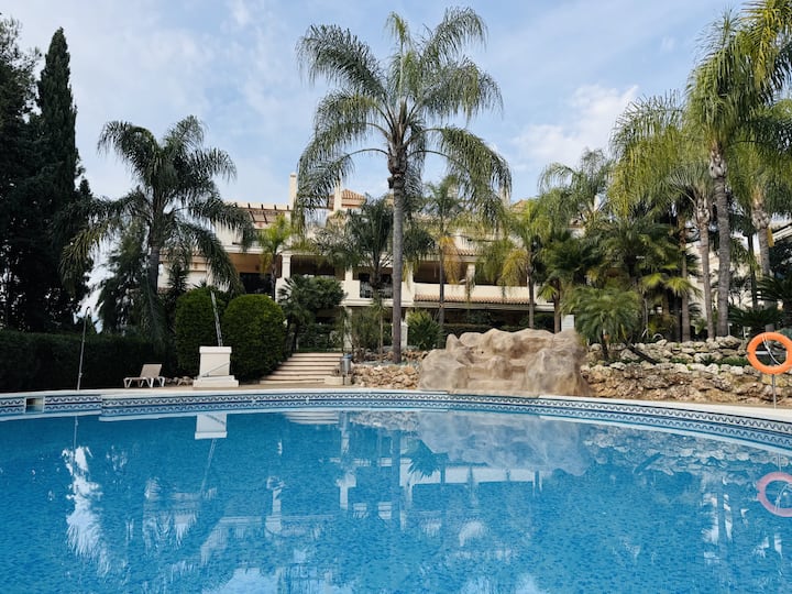 Oasis Puerto Banús | Piscines, Jacuzzi, Parking - Marbella