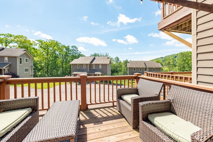 Cozy Rustic Duplex W/ Hot Tub, Fireplace & Views - Park stanowy Deep Creek Lake
