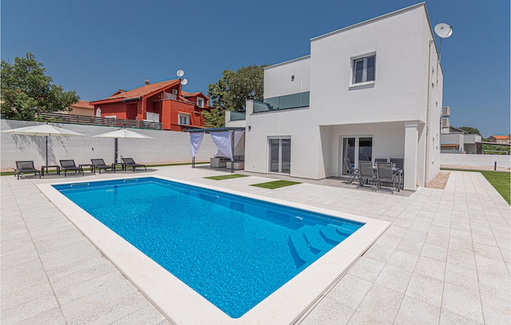 Awesome Home In Bilice With Wifi - Šibenik