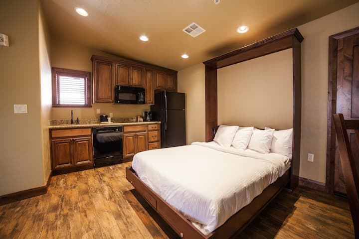 Comfort And Relaxation! With Free Parking And Pool - Springdale, UT