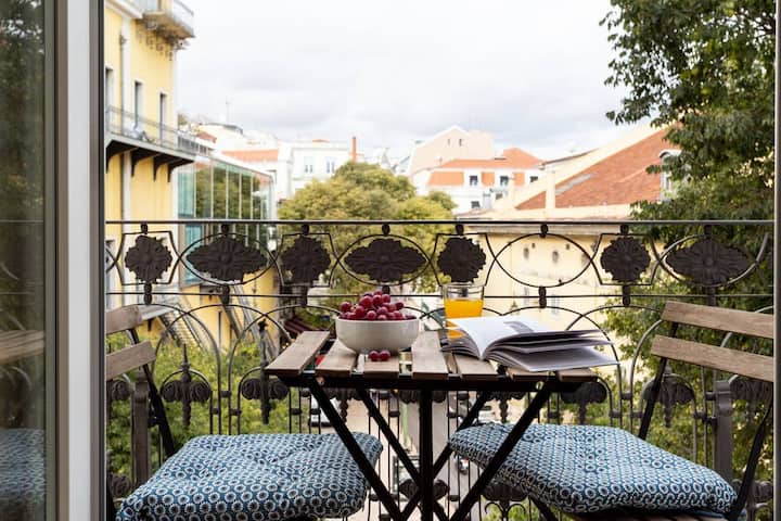 Joivy Splendid 2br Apt W/ Parking&balcony, 10mins To Praca Do Comercio - Benfica