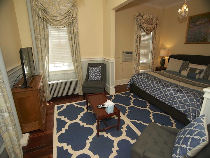 Double Ensuite At The Inns On Bellevue - Newport, RI