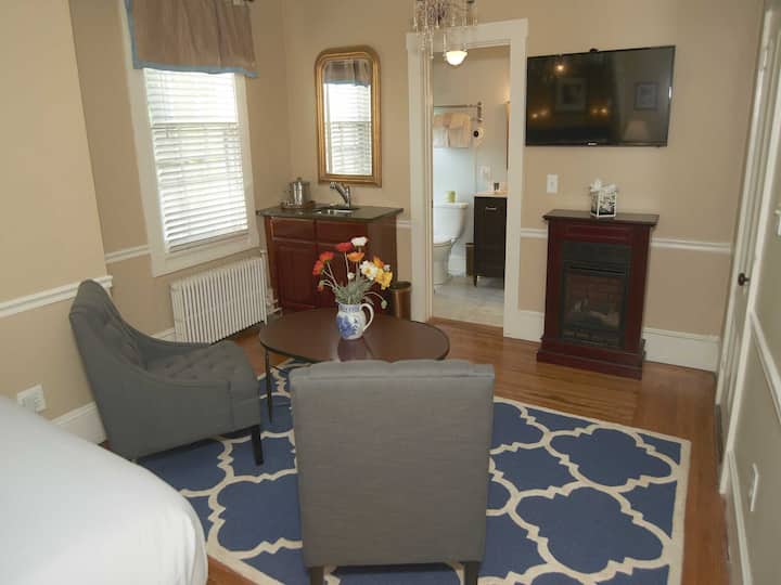 Double Ensuite At The Inns On Bellevue - Newport, RI