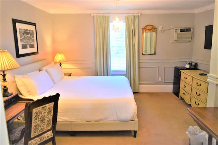The Manor 124 Junior Suit-double-sdb Privée-standa - Newport, RI