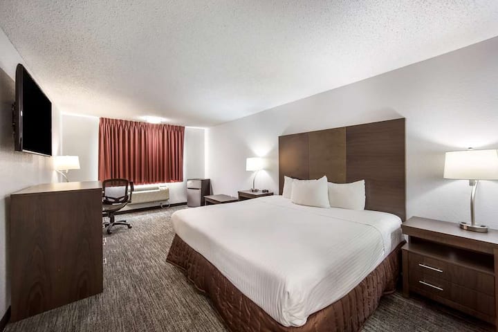 Prime Location! Close To Performing Arts Center! - Grants Pass, OR