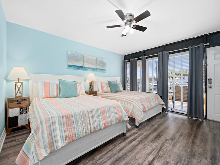 Simpatico | Community Pool + Hot Tub - Rockport, TX