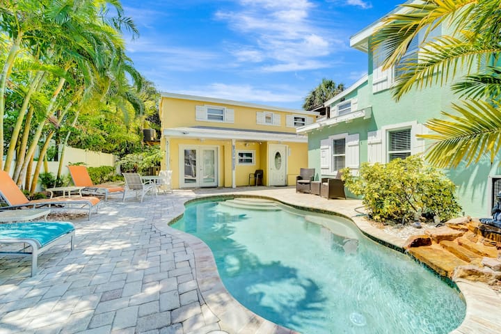 2br With Pool Access & Patio - Walk To Beach - Anna Maria, FL