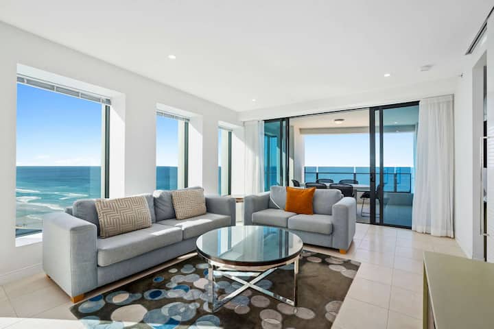 Bright & Spacious 3 Bed Apt - Absolute Beachfront! - Surfers Paradise