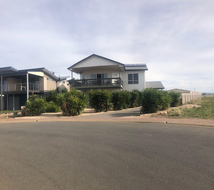 The White House ~ Free Wi-fi, Arcade Machine - Edithburgh