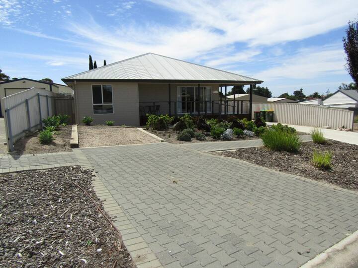 Ventnor Rise ~ Large Back Deck , Room To Move! - Port Vincent