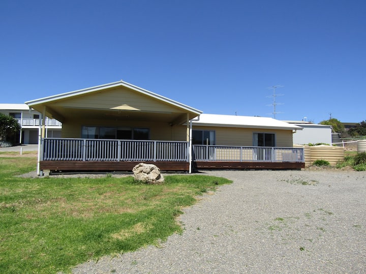 All Decked Out In Turton- Close To Beach! - Point Turton