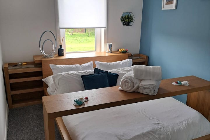 Apartment - Sleeps 4 - Pet Friendly - Parking - Ayrshire