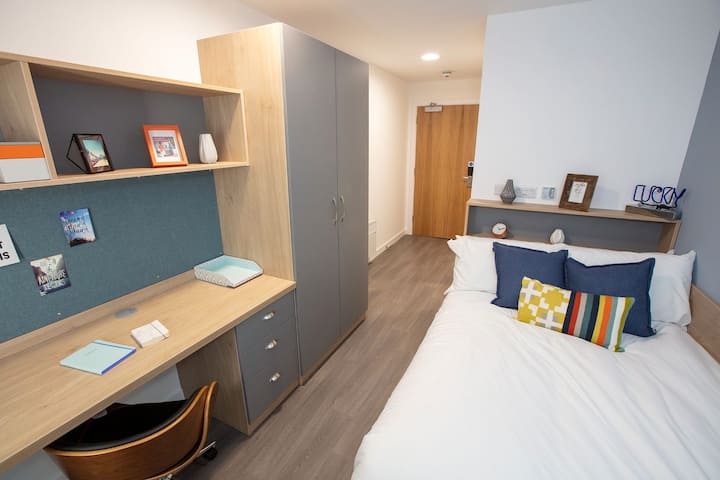 Chic Private Ensuite Room At Caledon Court - Aberdeen