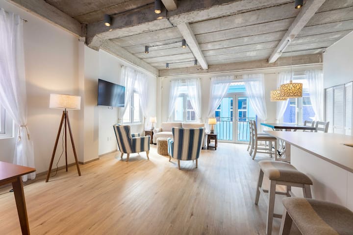 Classic Elegance: 2br Townhome In City Centre - Curaçao