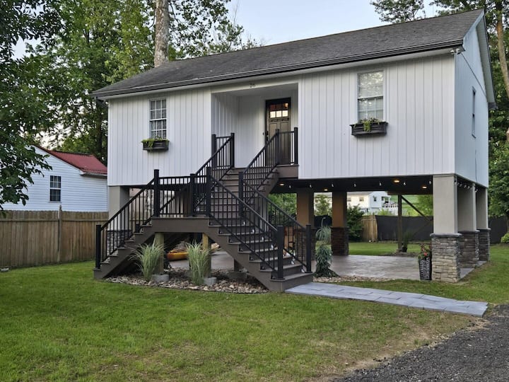 Creekside Cottage | Waterfront W/ Dock + Hot Tub! - Swatara State Park, Pine Grove