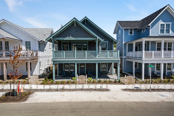Seabrook's Sundance: Dog Friendly! - Pacific Beach, WA