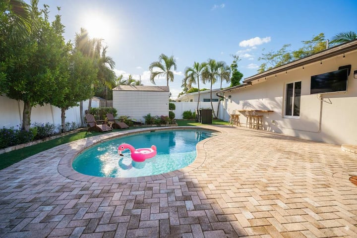 Heated Pool Villa-walk To Beach-tiki Bar-sleeps 8 - Pompano Beach, FL