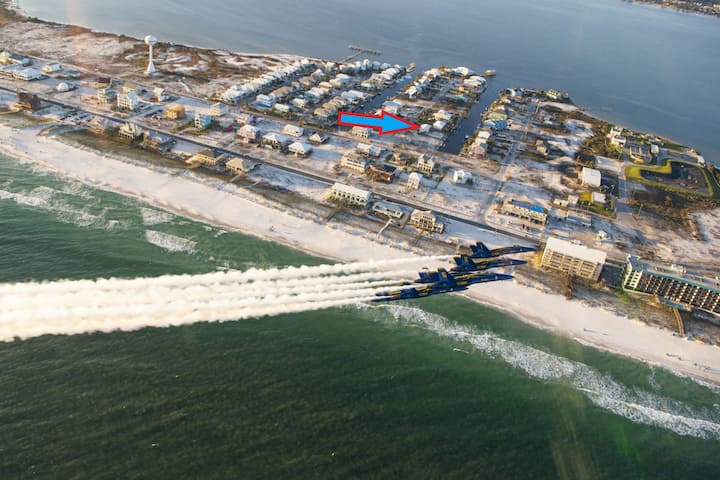 Canal View 4br/2ba, Sleep 12- 5min To Beach Access - Navarre, FL