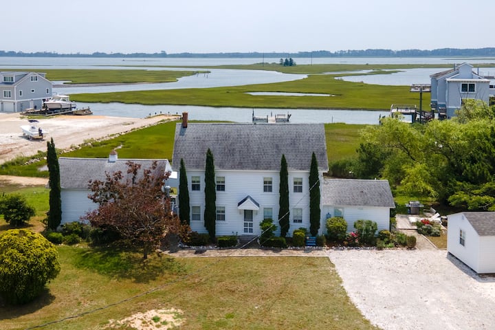Oyster Catcher | Deep Water Dock + Porch + Pets - Chincoteague, VA