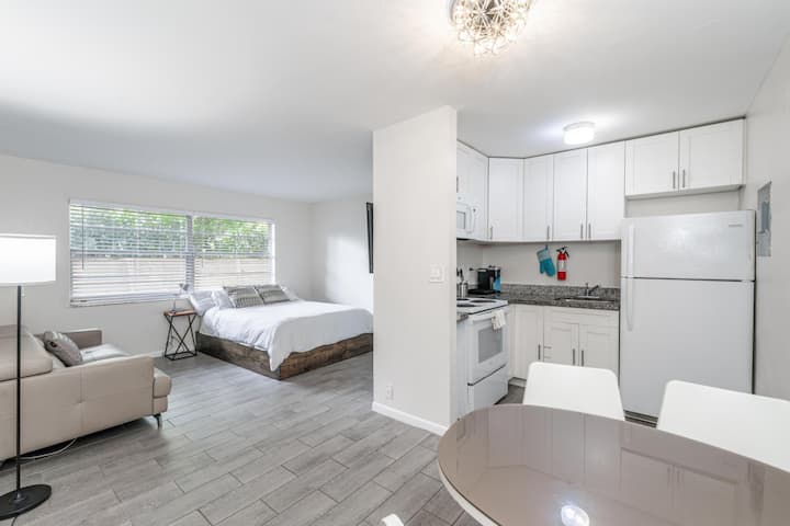 Downtown Ft. Lauderdale 2 Bed Apt With Yard - Fort Lauderdale