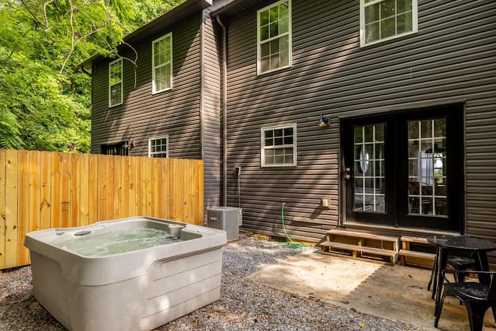 Inviting Retreat For Families, Sleeps 8 W Hot Tub - Sevierville, TN