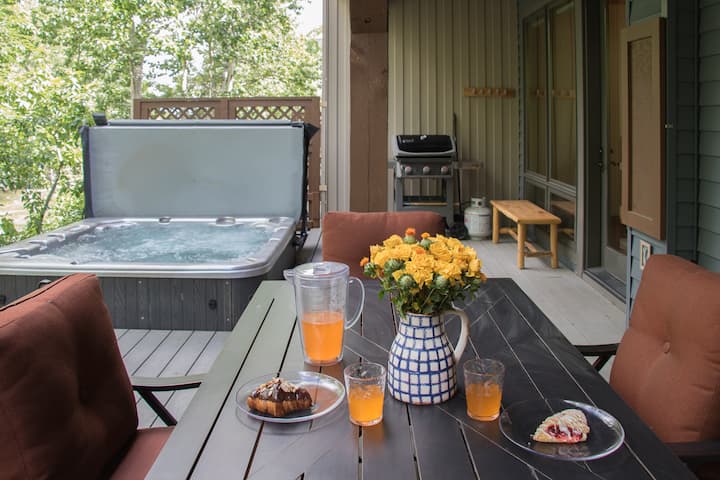 Creekside Oasis, Private Hot Tub, Walk & Shop - Red Lodge, MT