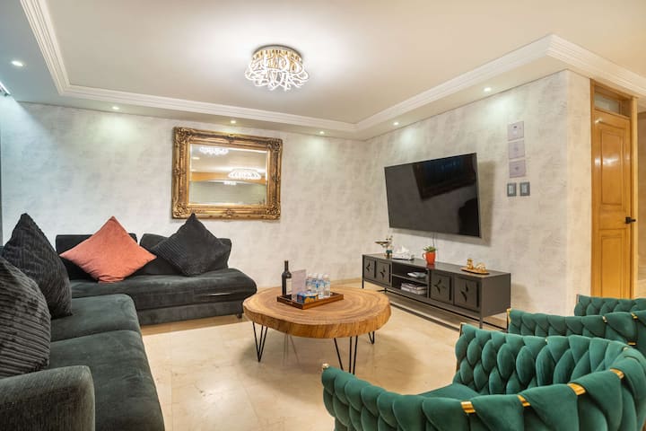 Prime Polanco Stay With Patio, Near Shops & Cafés - Mexico City