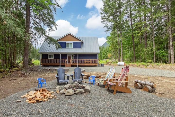 Timbers Edge | Quaint Oasis ~ Hot Tub ~ Ev Charger - Packwood, WA