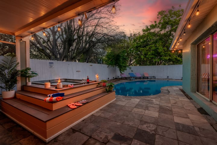 Heated Pool • Hot Tub • Outdoor Kitchen - Largo, FL