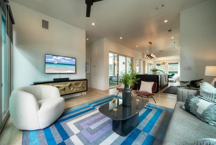 Modern Design, 3 Mins To The Beach | The Beach Box - Port Aransas, TX