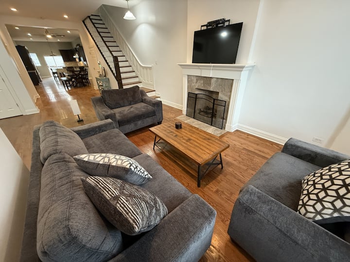Spacious Sfh Near Mccormick, Parking Included! - Chicago, IL