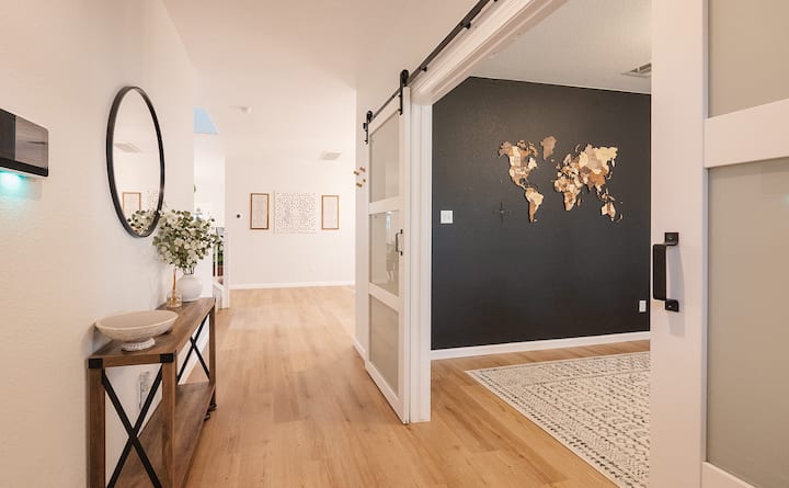 Spacious & Serene Retreat With Theater - Georgetown, TX