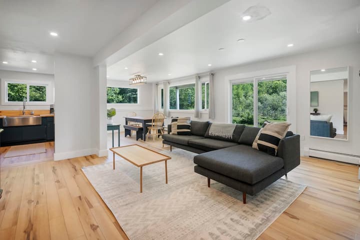 Fully Renovated Condo In Heart Of Stowe - Stowe, VT