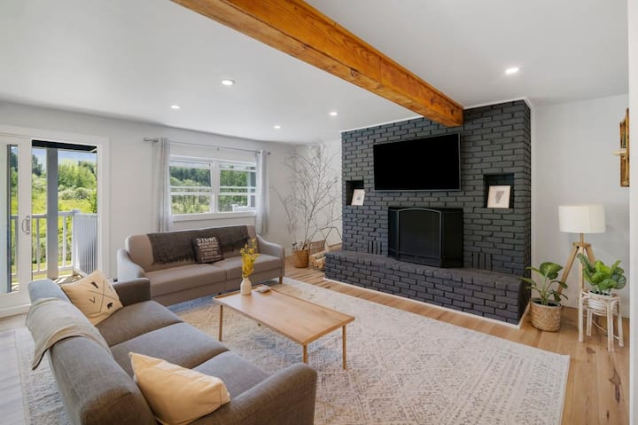 Modern Condo Filled With Natural Sunlight - Stowe, VT