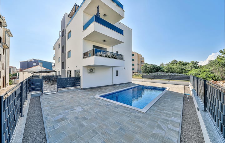Gorgeous Apartment In Okrug Gornji With Wifi - Okrug Gornji