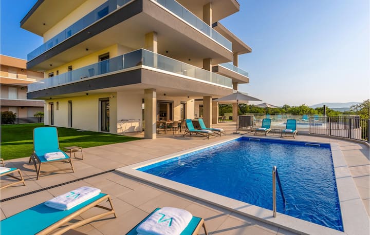 Awesome Apartment In Malinska - Malinska
